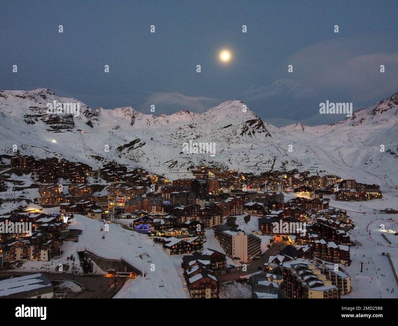 4k snow hi-res stock photography and images - Alamy