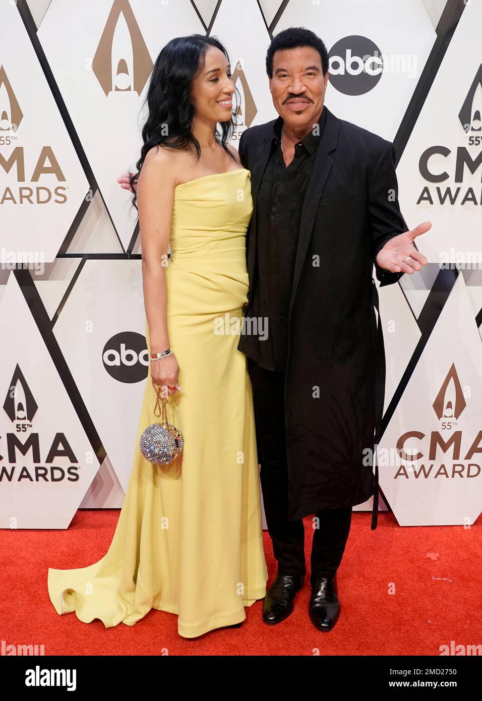 Lionel Richie, right, and Lisa Parigi arrive at the 55th annual CMA ...