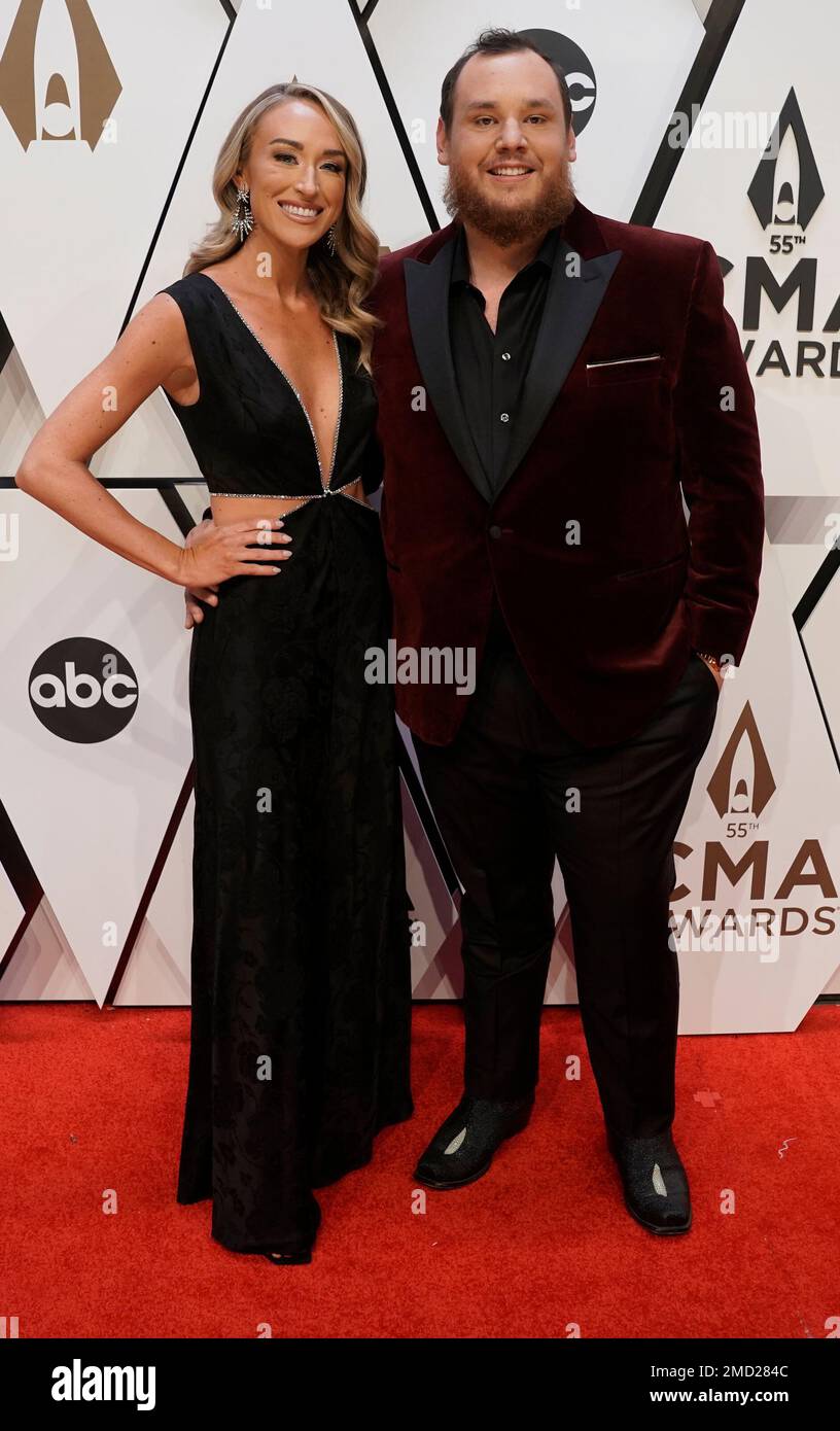 Luke Combs, left, and Nicole Hocking arrive at the 55th annual CMA ...
