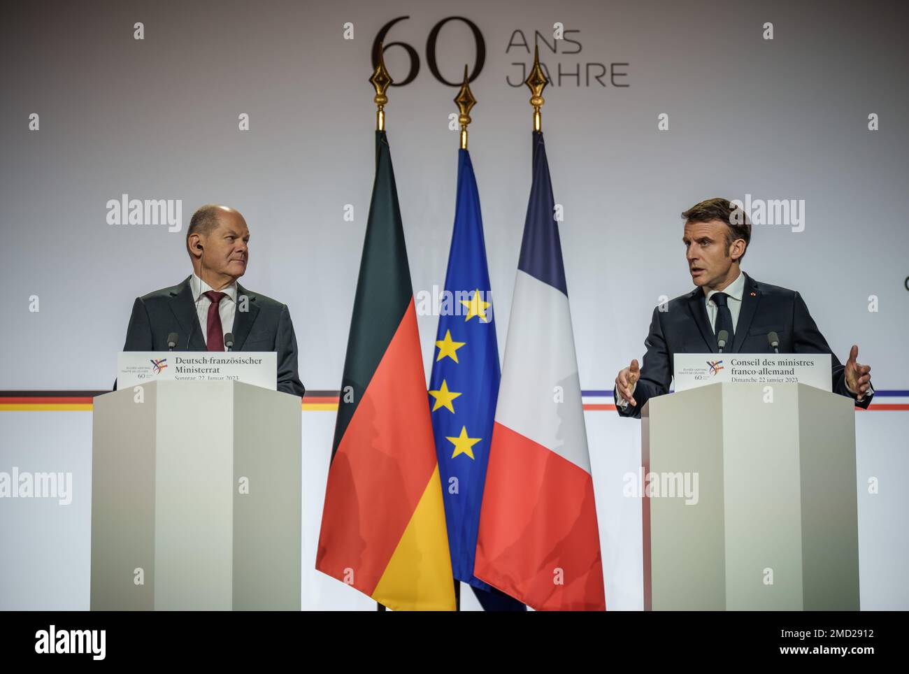 Paris, France. 22nd Jan, 2023. German Chancellor Olaf Scholz (SPD, l ...