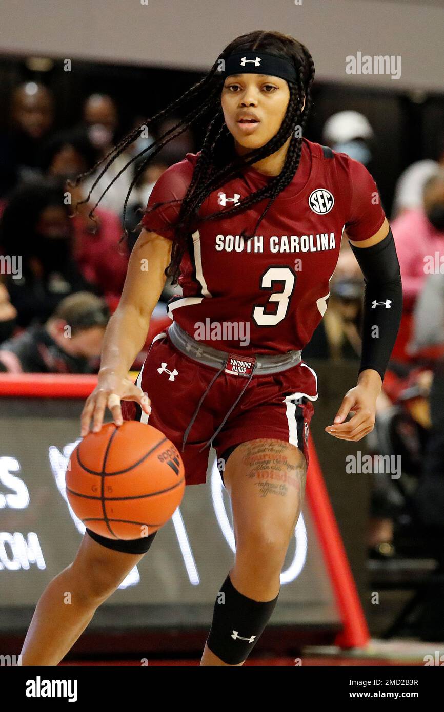 South Carolina's Destanni Henderson (3) drives the ball against North ...