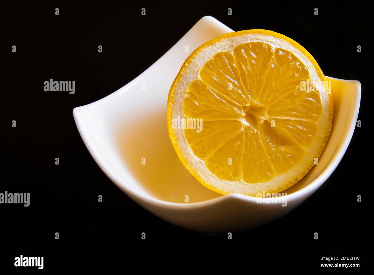 Cut in half lemon hi-res stock photography and images - Alamy