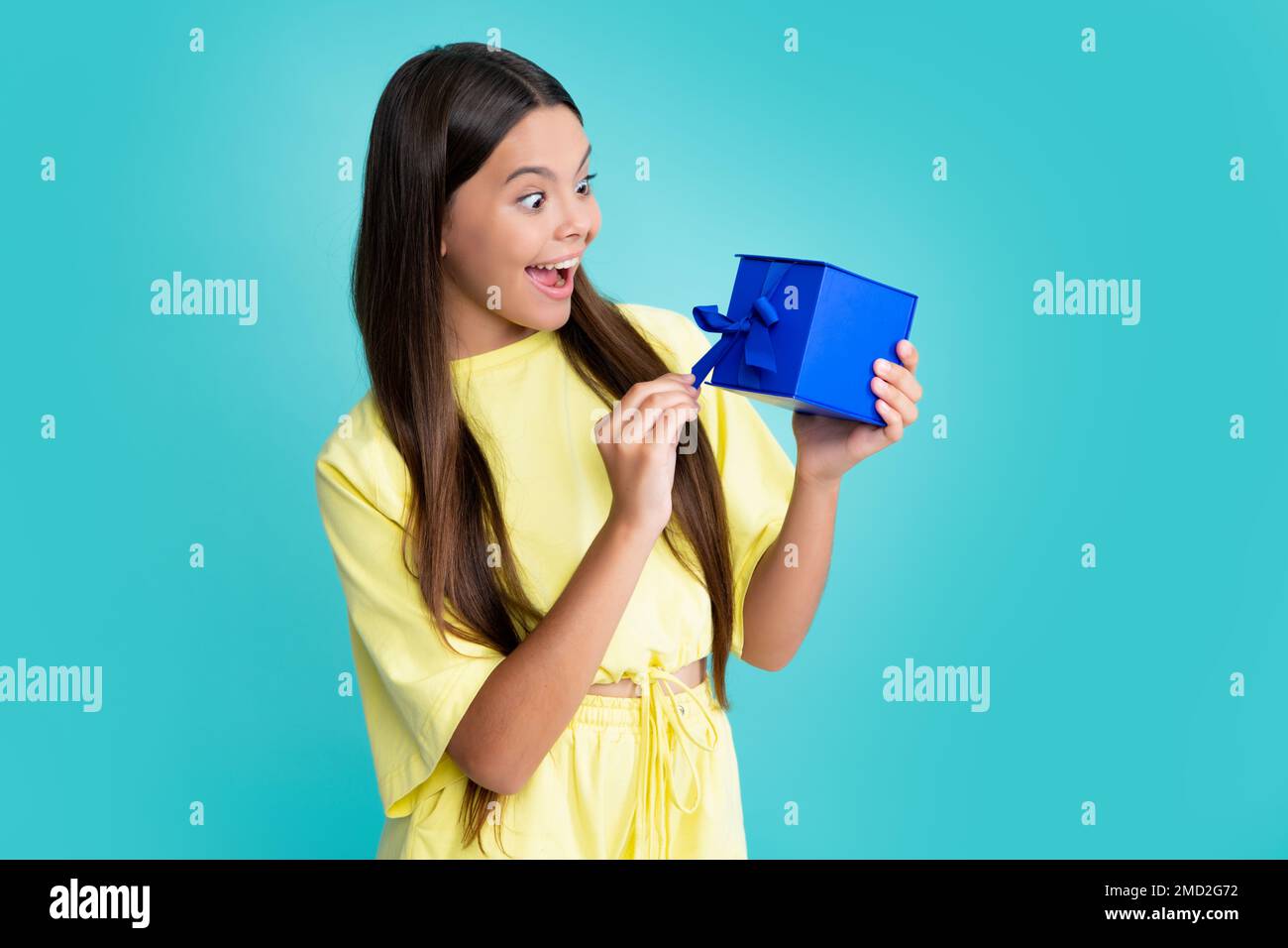 Surprised face, surprise emotions of teenager girl. Teenage child ...