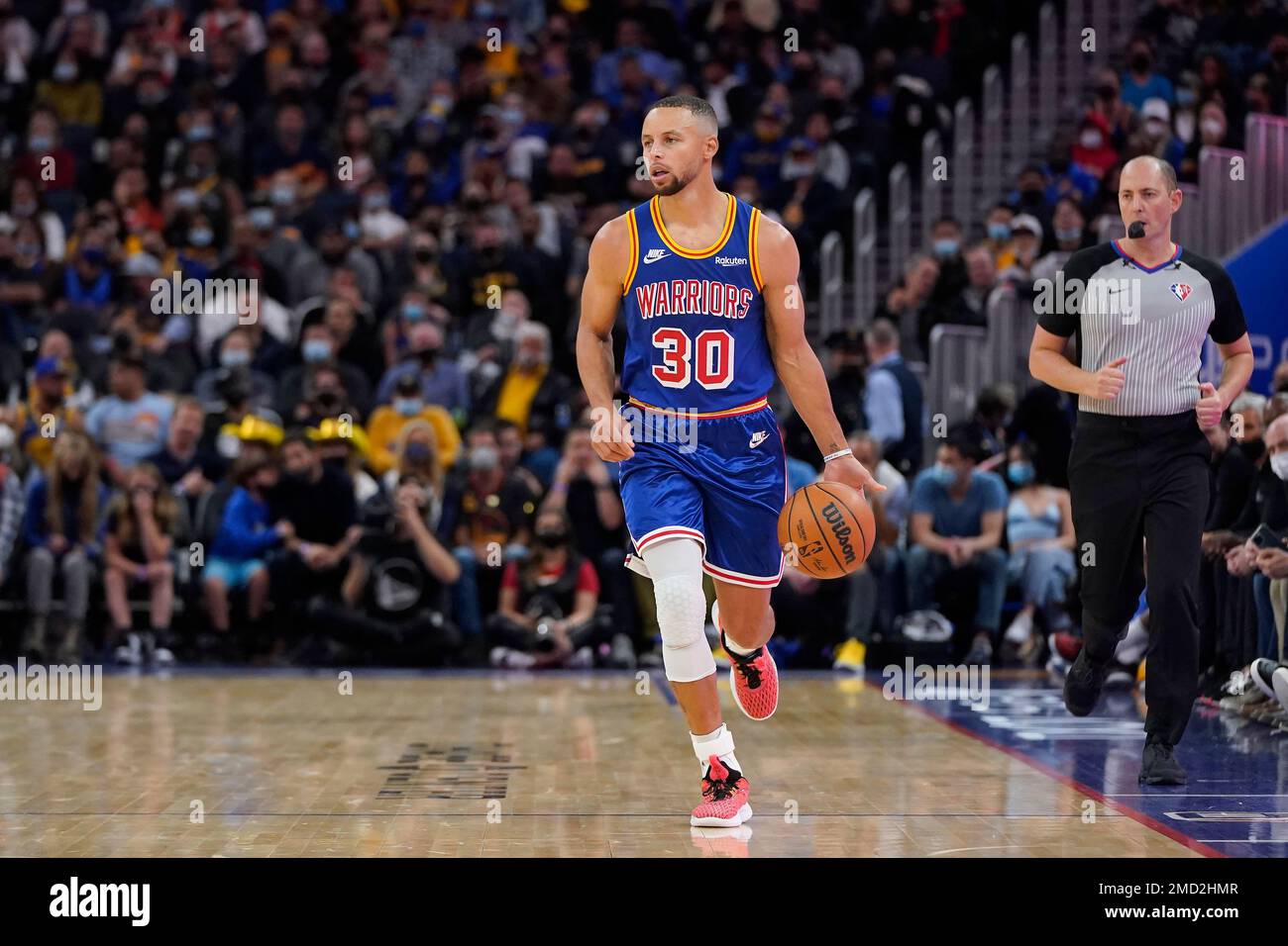 Golden State Warriors guard Stephen Curry (30) against the Atlanta ...
