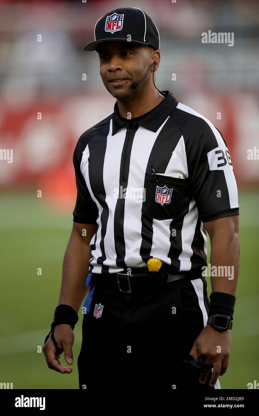 Back judge Greg Yette (38) looks to the sideline during an NFL football ...