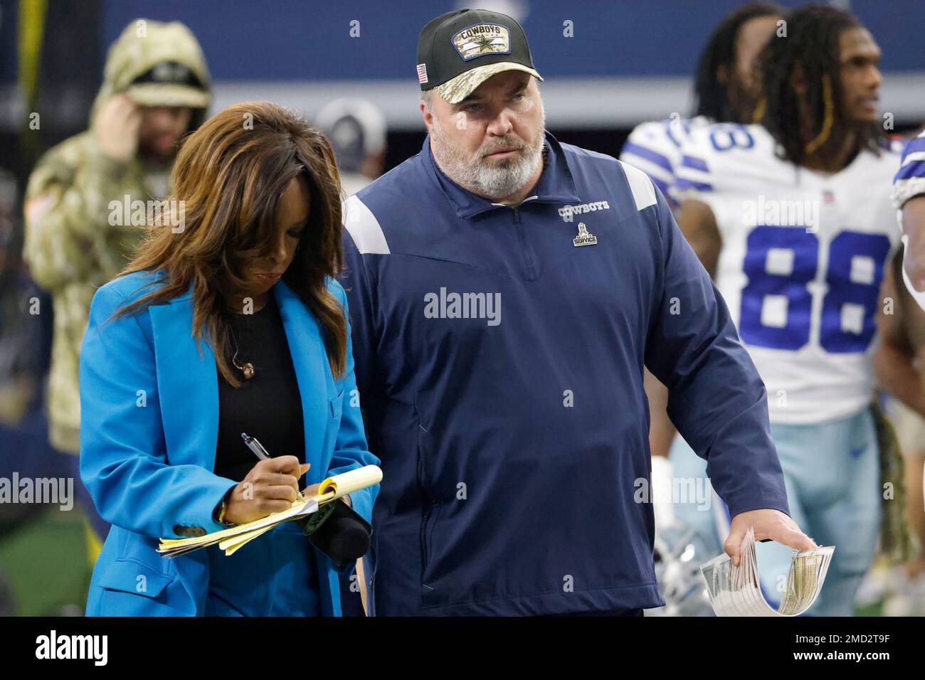 Pam Oliver, an NFL sideline reporter at Fox Sports, interviews Dallas ...