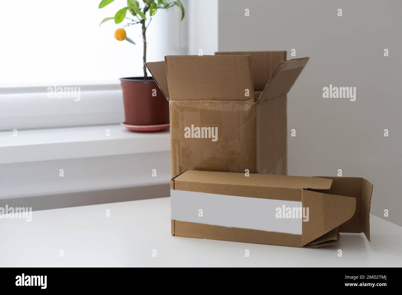 Open Empty Cardboard Box, packaging Stock Photo - Alamy