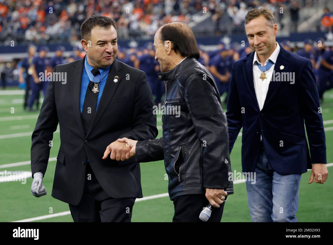 Medal of Honor recipient Army Sgt. 1st. Class Leroy Petry meets ...