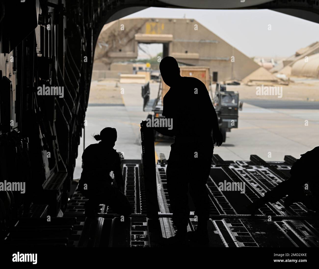 Airmen from the 386th Expeditionary Logistics Readiness Squadron ...