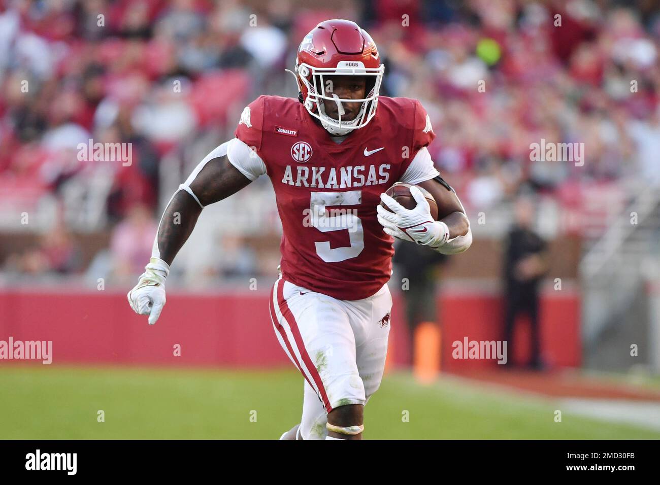 Arkansas running back Raheim Sanders (5) runs the ball against ...