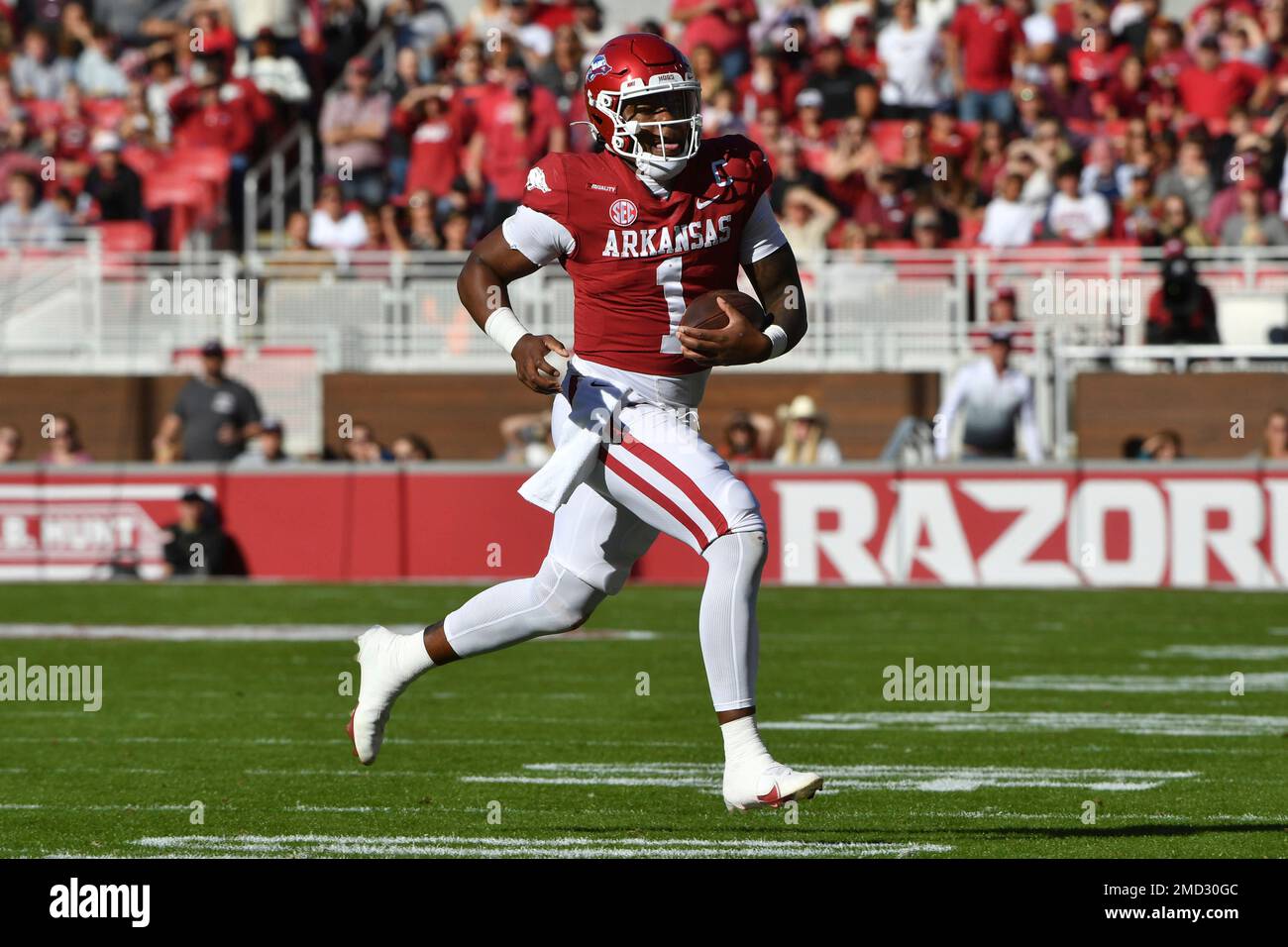 Arkansas quarterback KJ Jefferson (1) runs the ball against Mississippi ...
