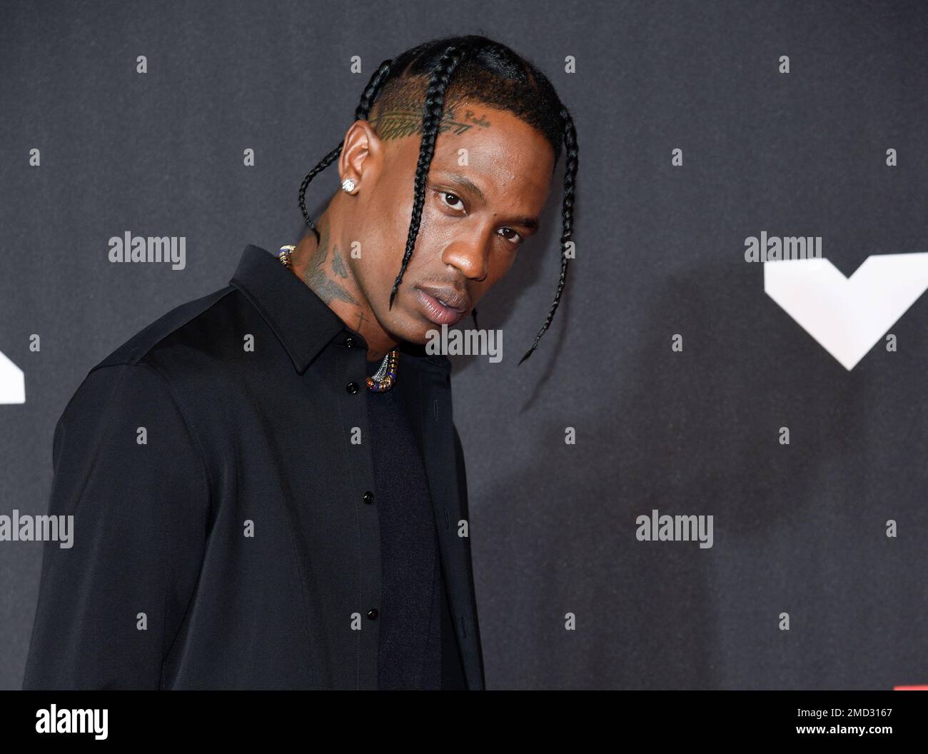 Travis Scott arrives at the MTV Video Music Awards at Barclays Center ...