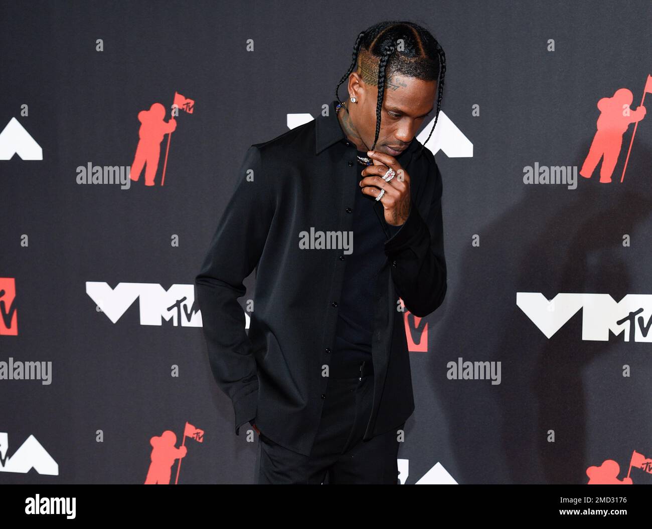 Travis Scott arrives at the MTV Video Music Awards at Barclays Center ...