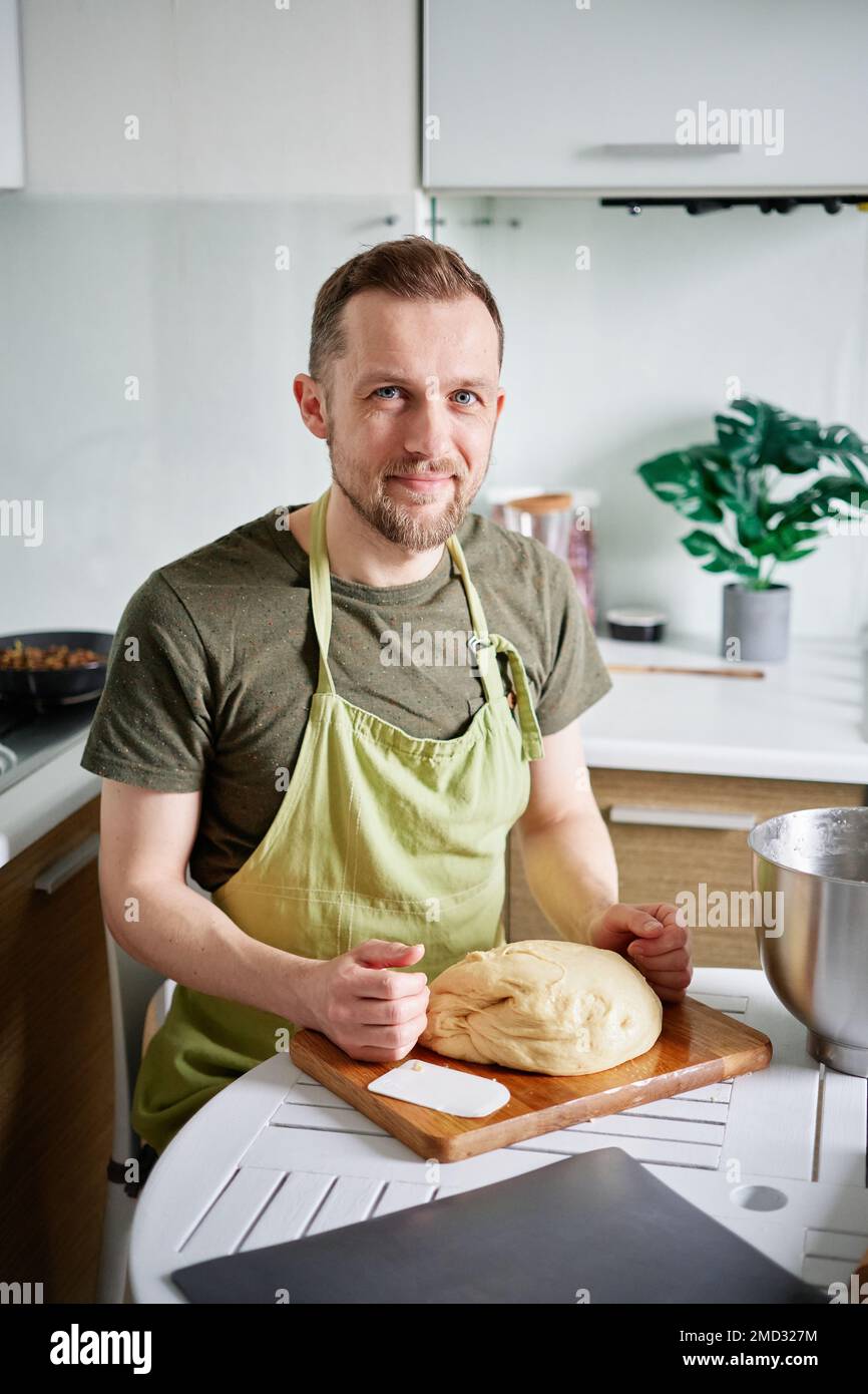 Apron uniform hi-res stock photography and images - Alamy