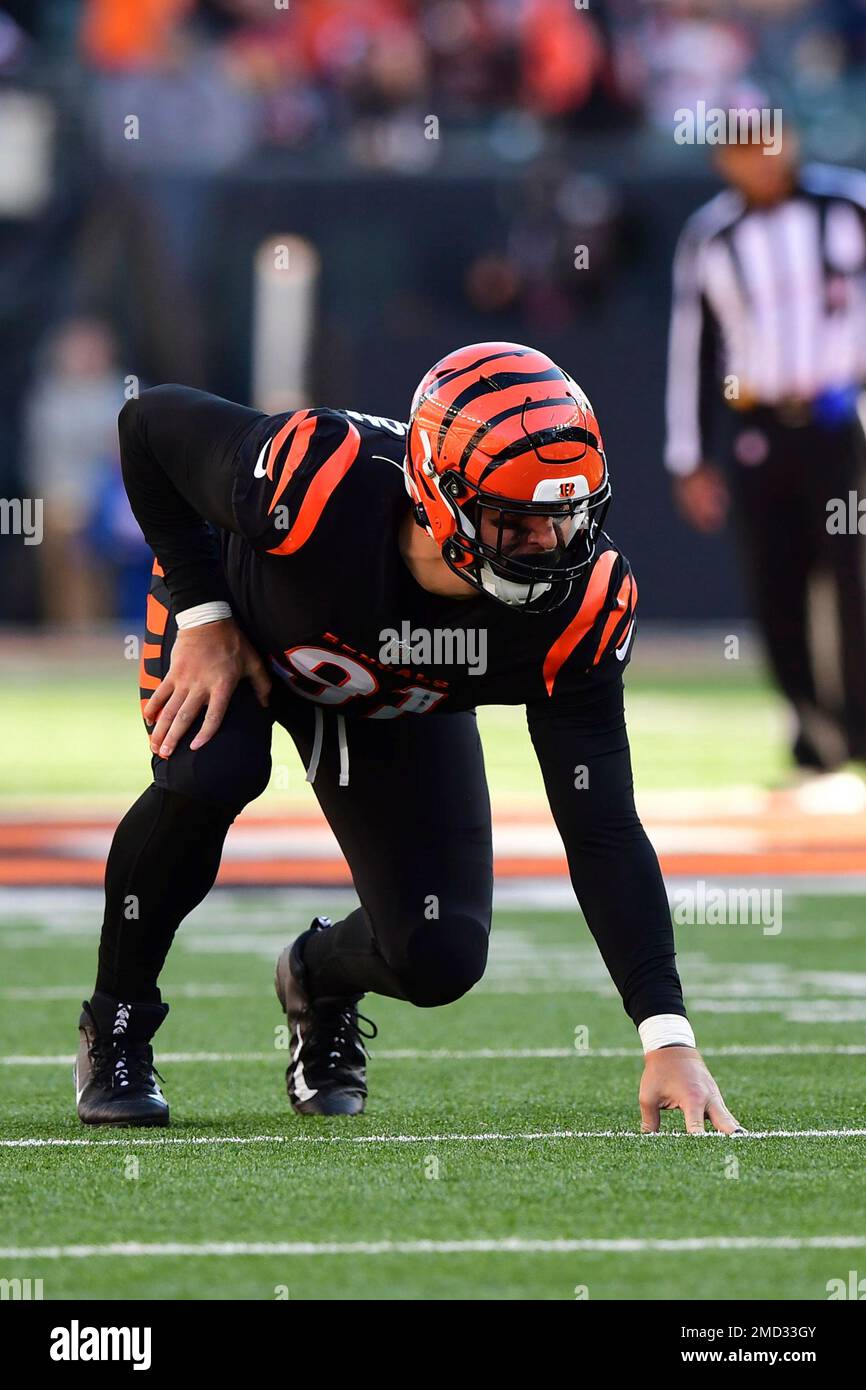 Cincinnati Bengals defensive end Trey Hendrickson (91) lines up for the ...