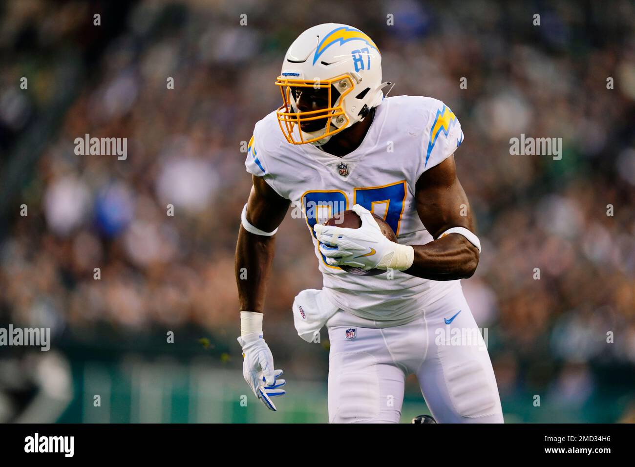 Los Angeles Chargers' Jared Cook plays during an NFL football game ...