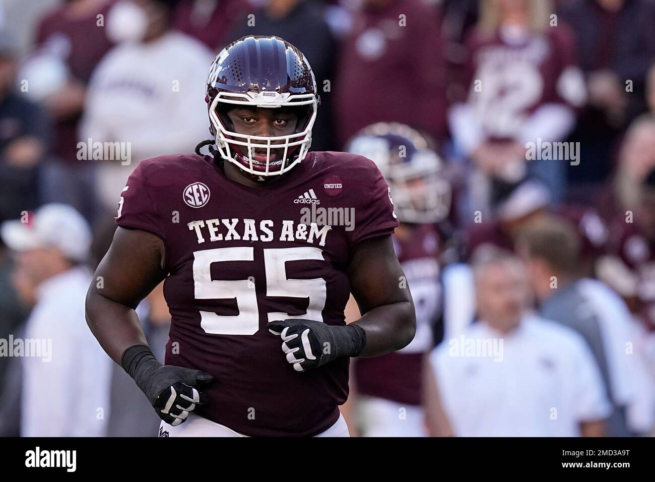 Texas A&M offensive lineman Kenyon Green (55) lines up against Auburn ...