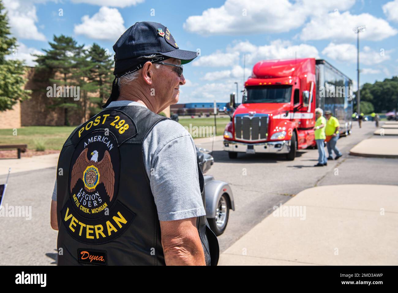 500 volunteers ready hi-res stock photography and images - Alamy