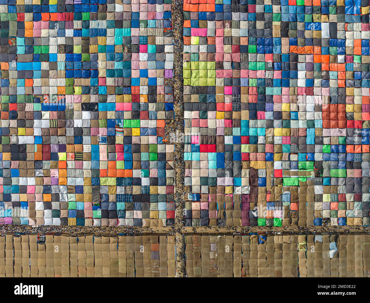 Global muslims congregation hi-res stock photography and images - Alamy