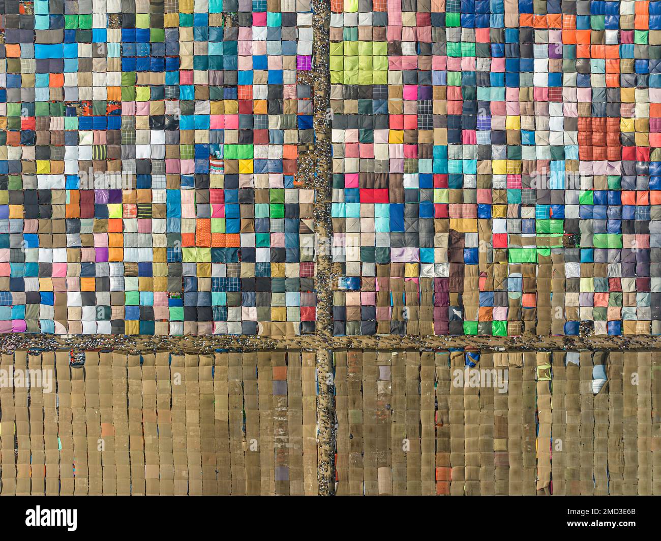 Global muslims congregation hi-res stock photography and images - Alamy