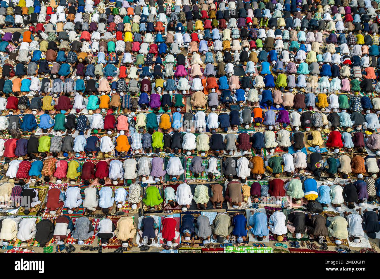 Muslims on Sizdah in Bishwa Ijtema, the senond largest Muslim ...