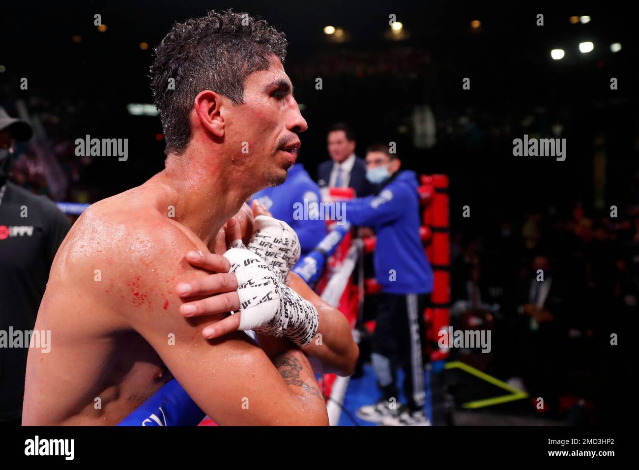 Rey Vargas, of Mexico, celebrates after defeating Leonardo Baez, of ...