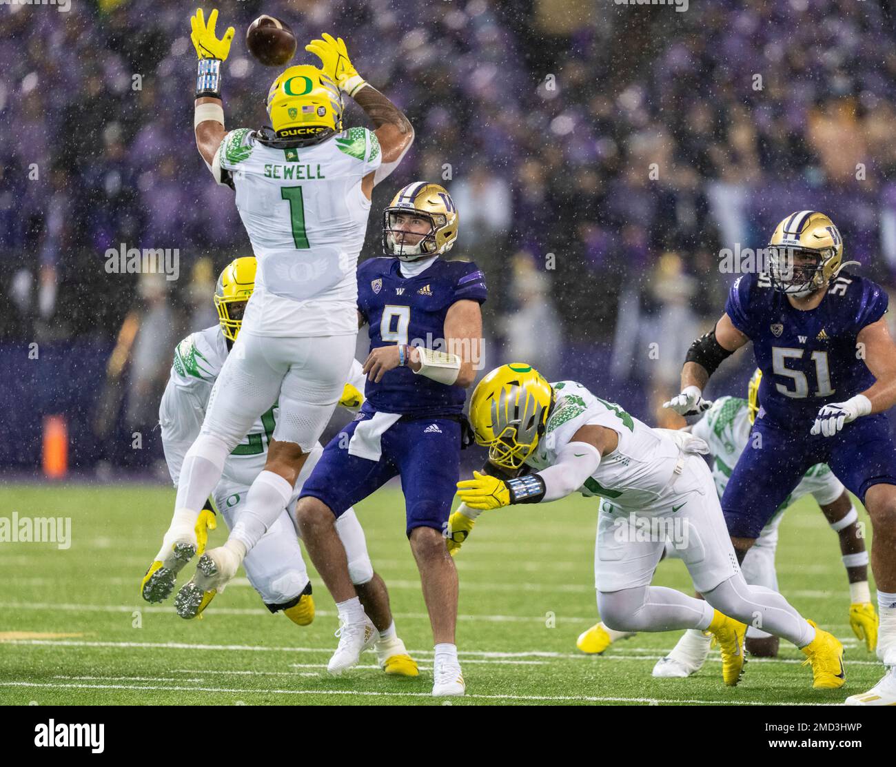 Washington quarterback Dylan Morris (9) has a pass tipped by Oregon ...