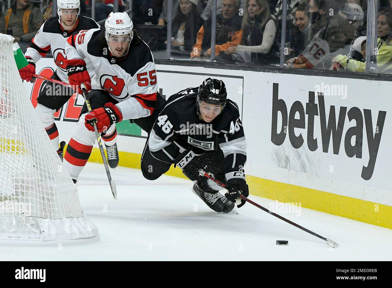 Los Angeles Kings center Blake Lizotte (46) dives past New Jersey ...