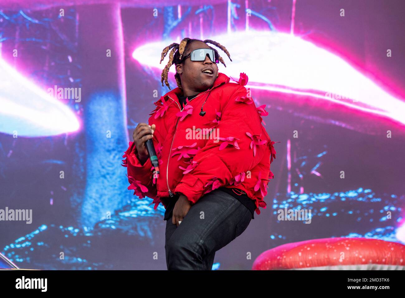 Don Toliver performs at day one of the Astroworld Music Festival on ...