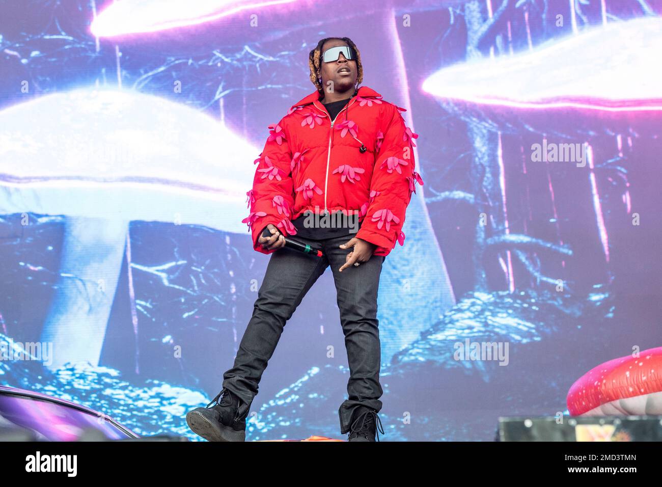 Don Toliver performs at day one of the Astroworld Music Festival on ...