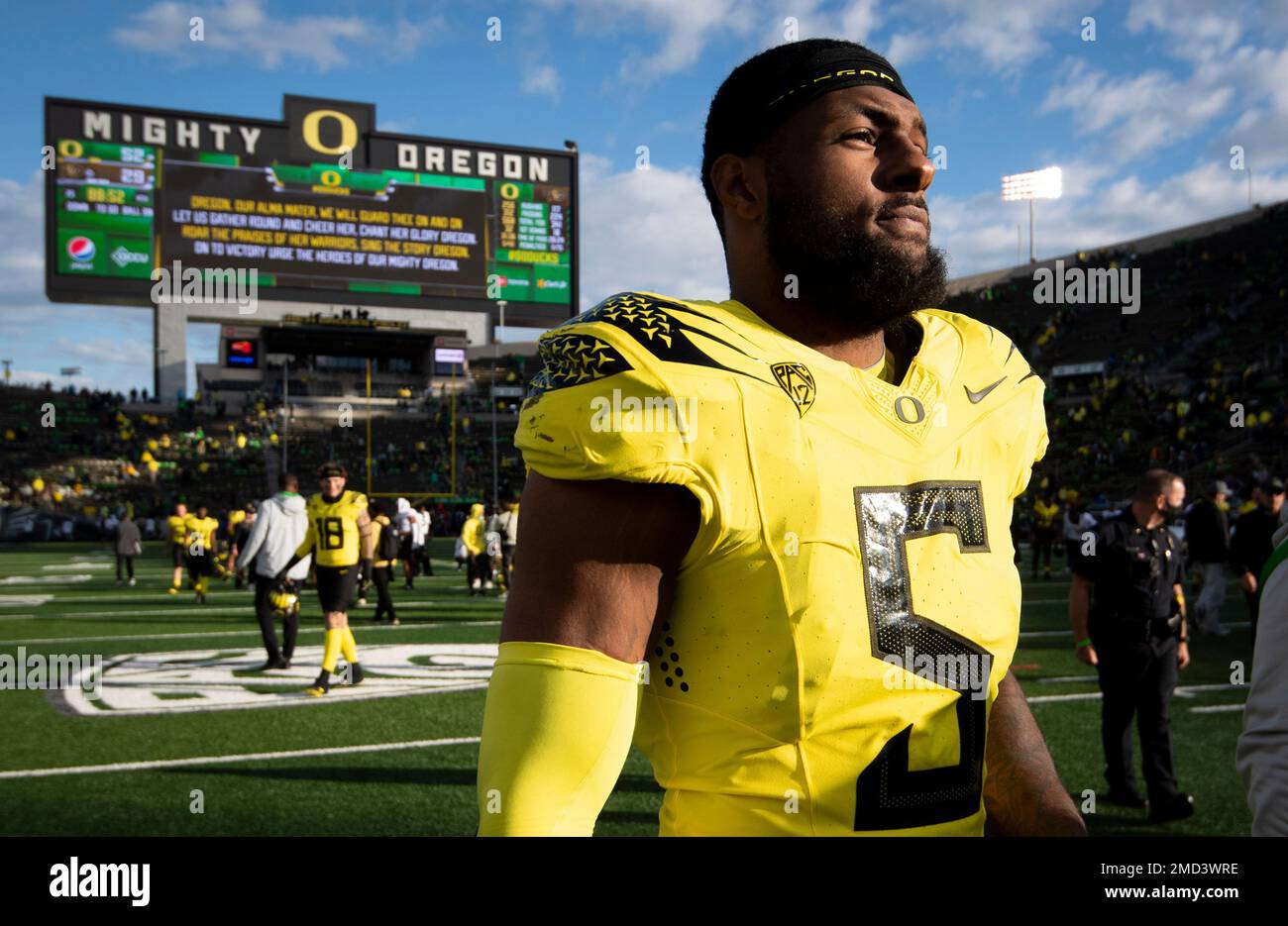 FILE - Oregon defensive end Kayvon Thibodeaux (5) leaves the filed ...