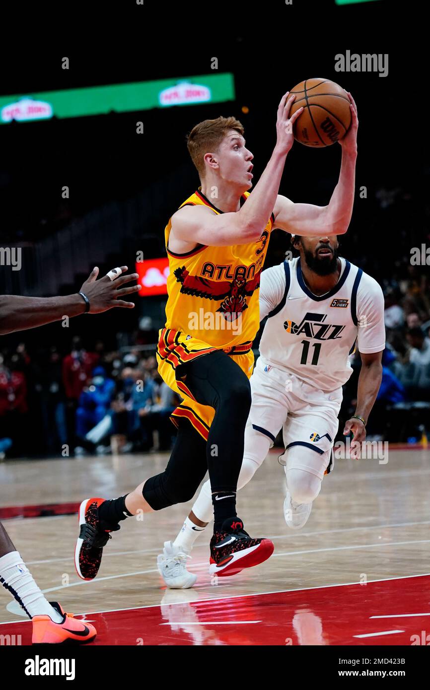 Atlanta Hawks guard Kevin Huerter (3) drives past Utah Jazz guard Mike ...