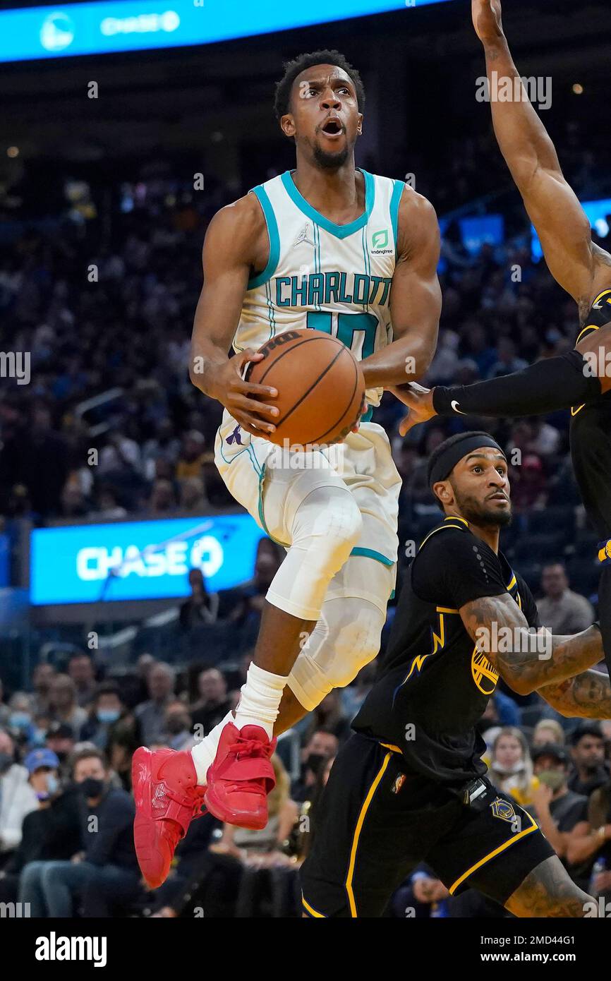 Charlotte Hornets guard Ish Smith against the Golden State Warriors ...