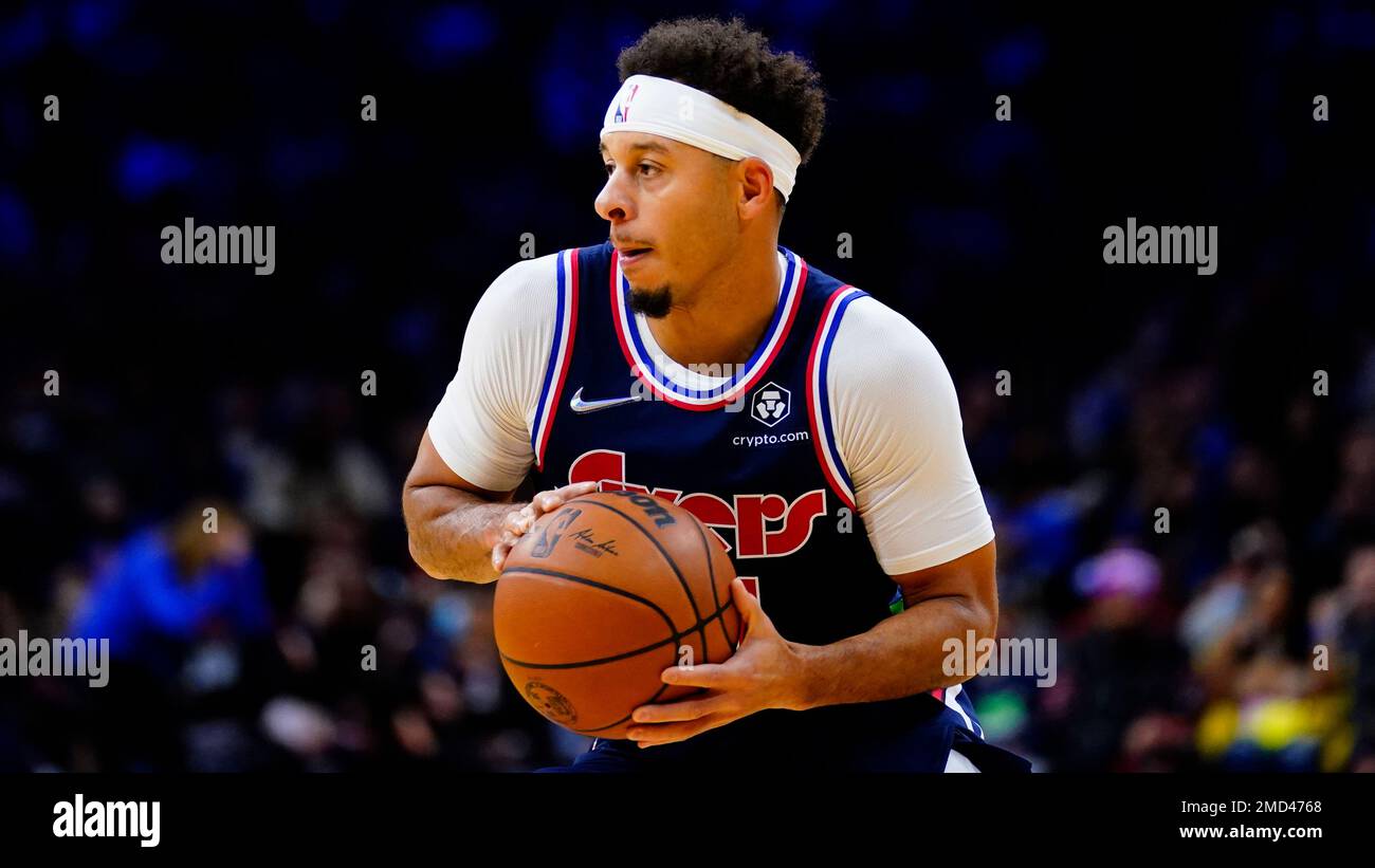Philadelphia 76ers' Seth Curry plays during an NBA basketball game ...