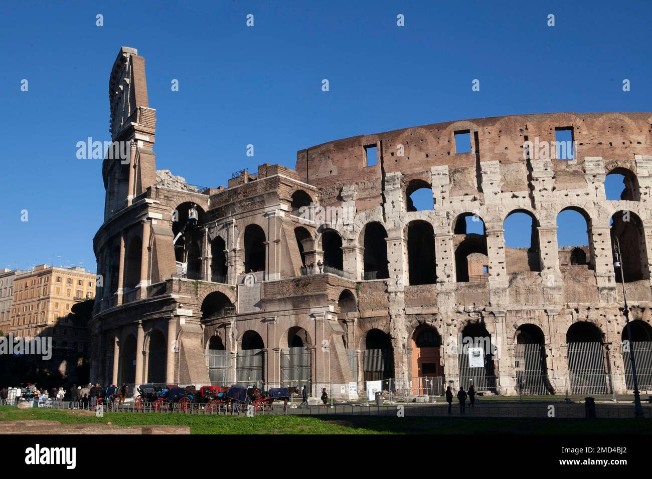 Exterior of the Roman Colosseum in Rome Stock Photo - Alamy
