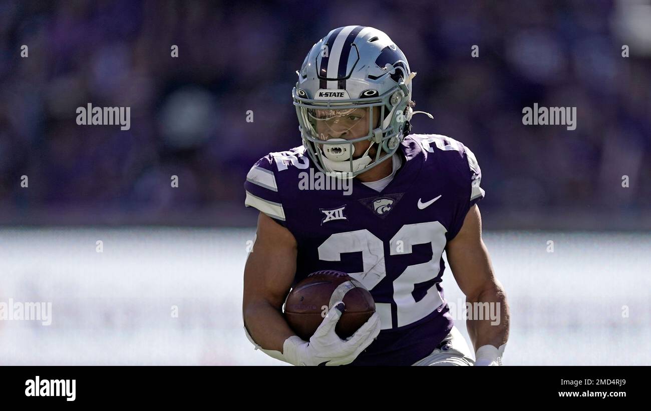 Kansas State running back Deuce Vaughn runs the ball during the first ...