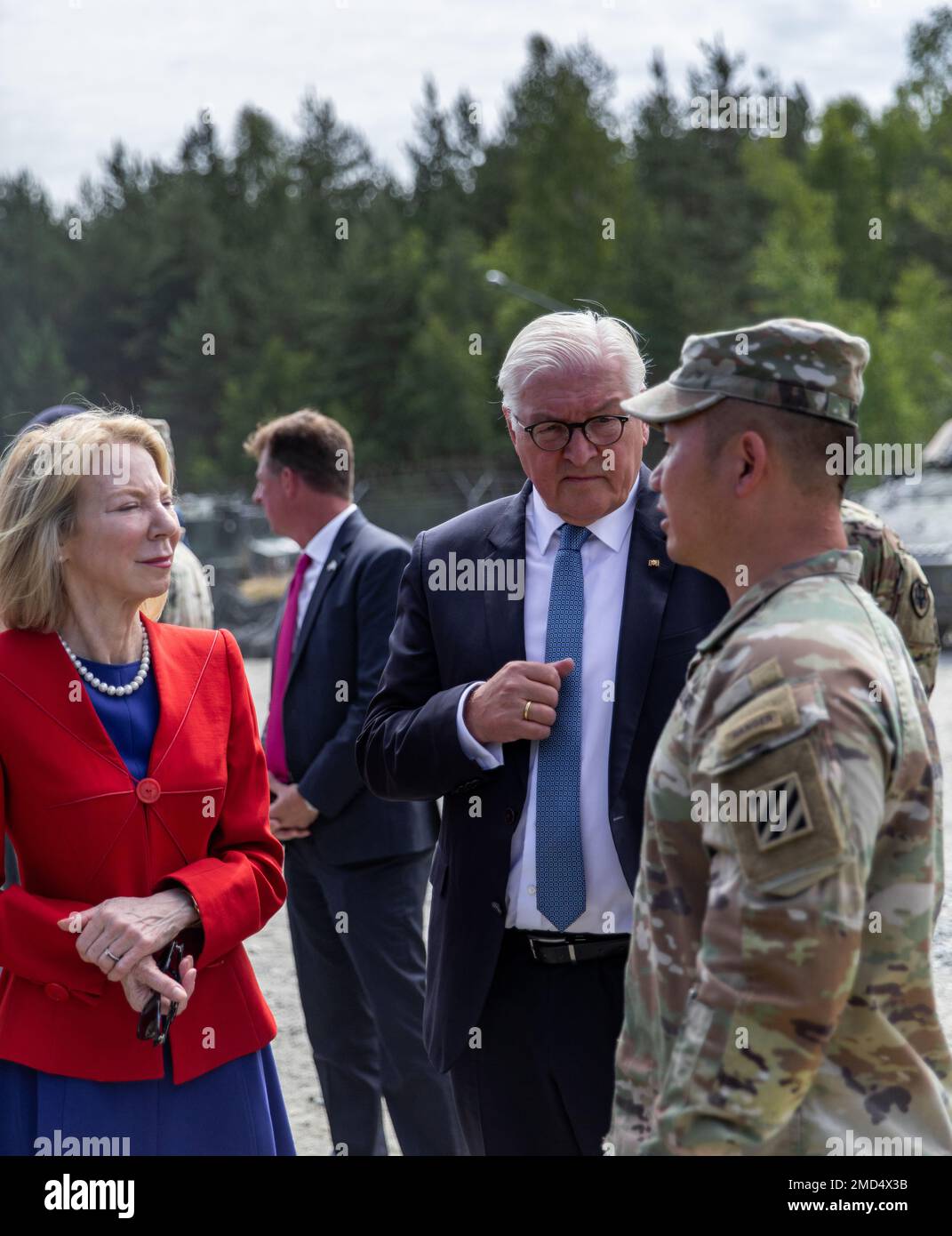 3rd Infantry Division, 1st Armor Brigade commander, Col. Pete Moon ...