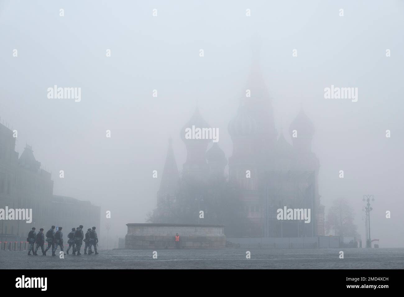 Russian Rosguardia (National Guard) soldiers walk in Red Square with ...