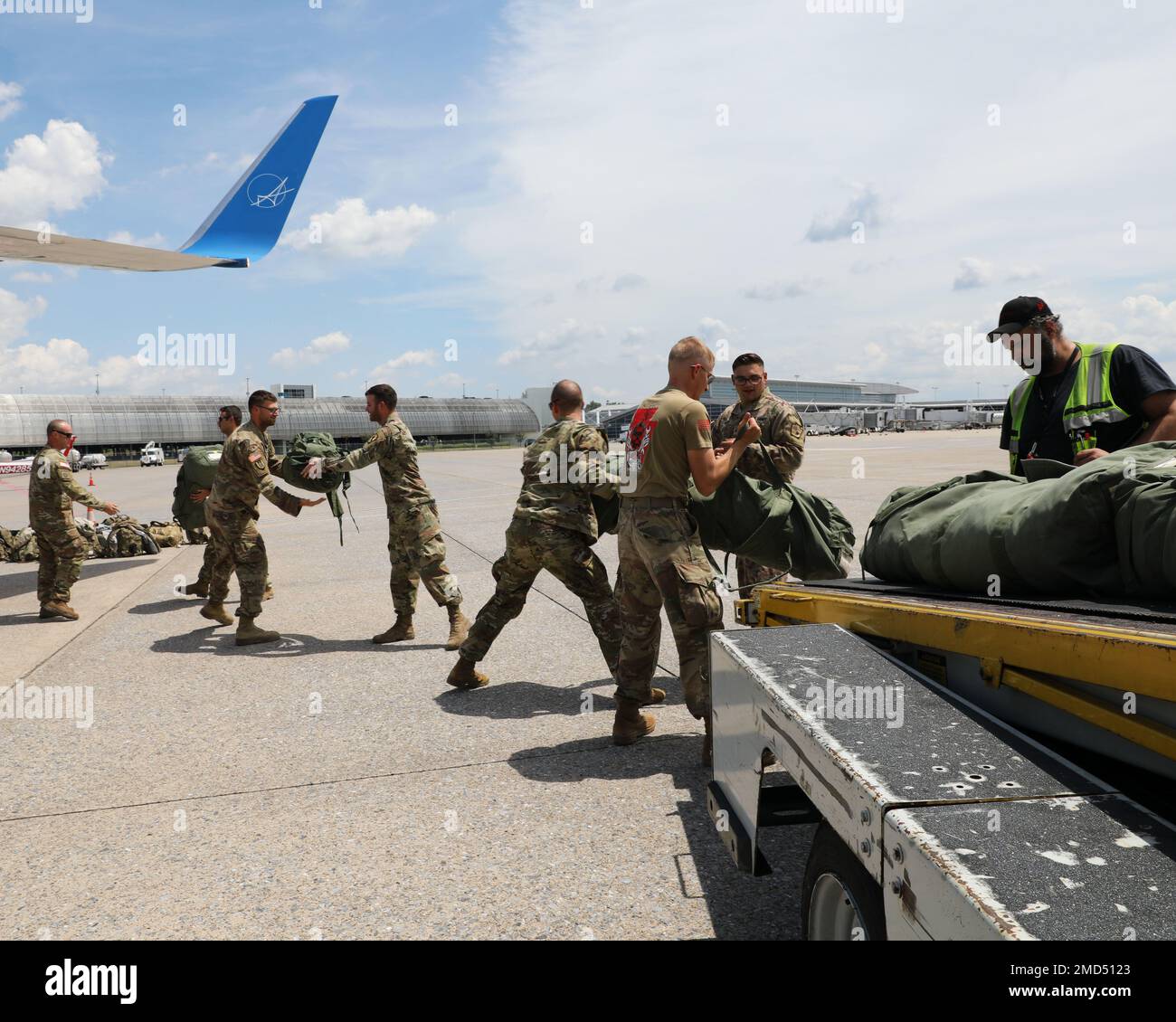 U.S. Soldiers with the 228th Engineer Company, 337th Engineer Battalion ...