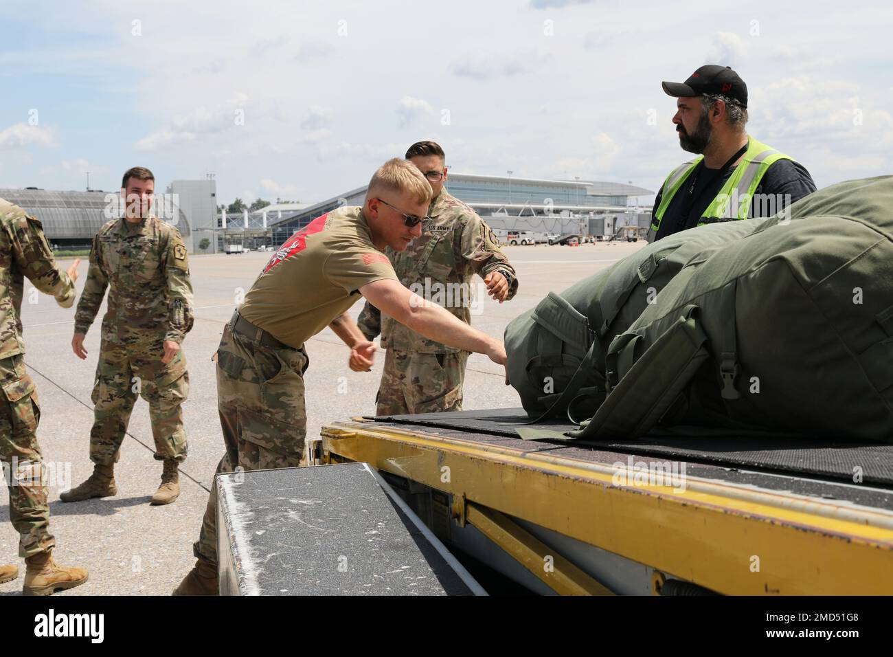 U.S. Soldiers with the 228th Engineer Company, 337th Engineer Battalion ...