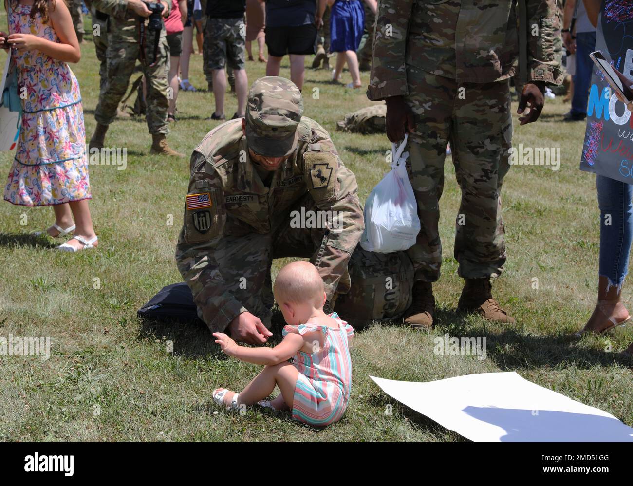 U.S. Soldiers with the 228th Engineer Company, 337th Engineer Battalion ...