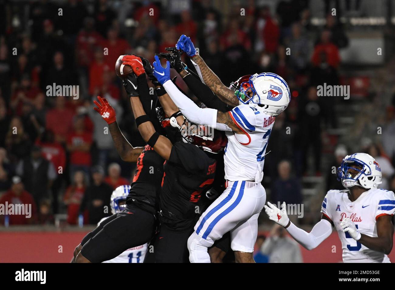 Houston safety Gleson Sprewell (21) blocks a pass attempt to SMU wide ...