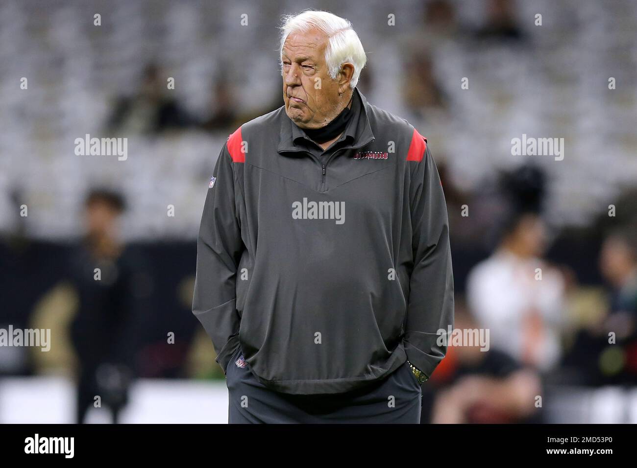 Tampa Bay Buccaneers assistant coach Tom Moore reacts before an NFL ...