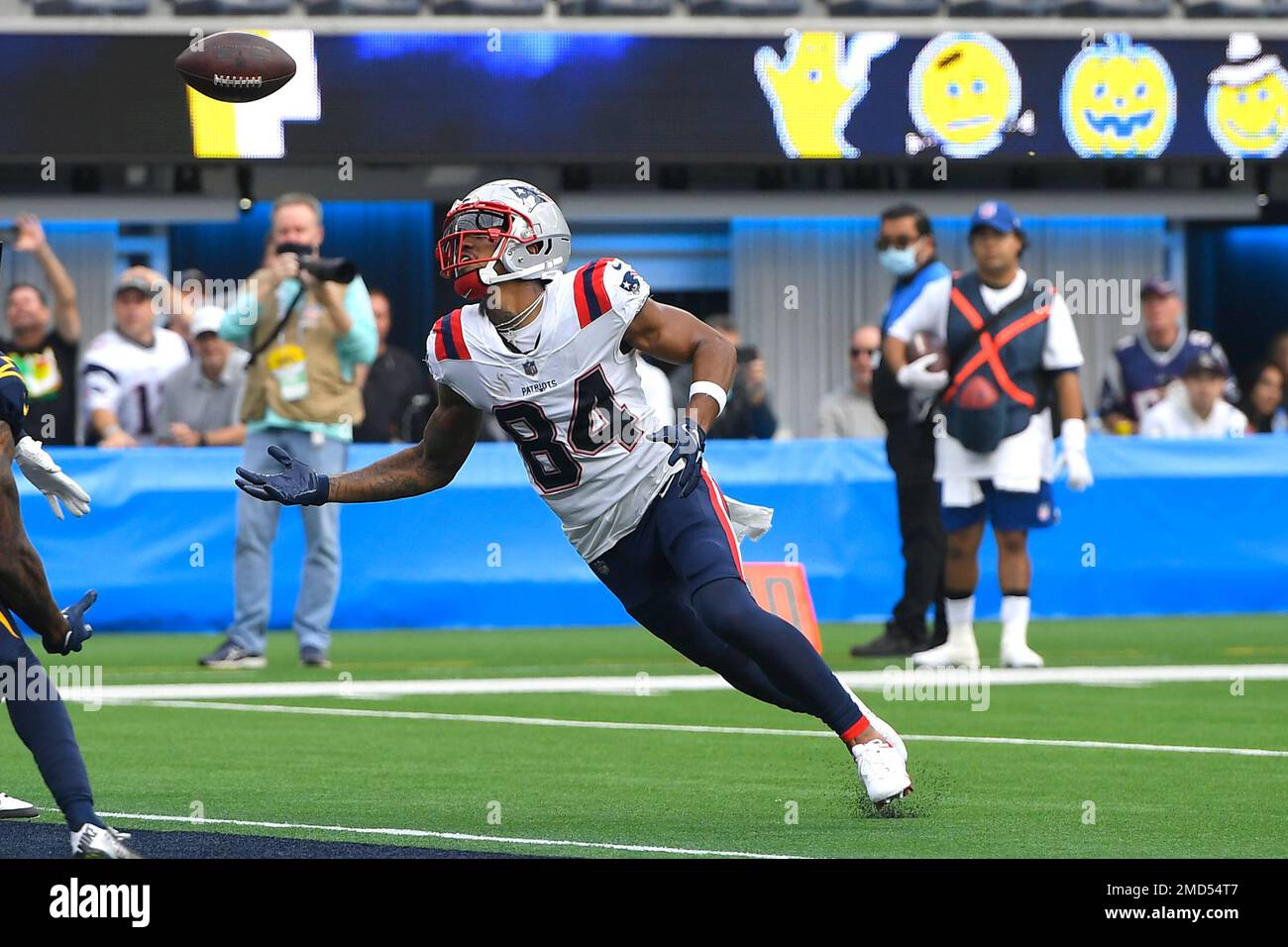 New England Patriots wide receiver Kendrick Bourne (84) in a ...