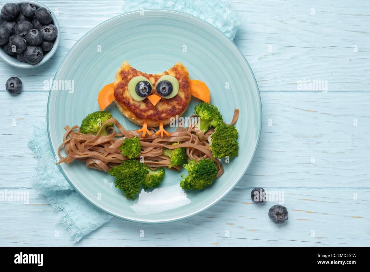 Funny owl chicken cutlet, carrot and broccoli with soba noodles for ...
