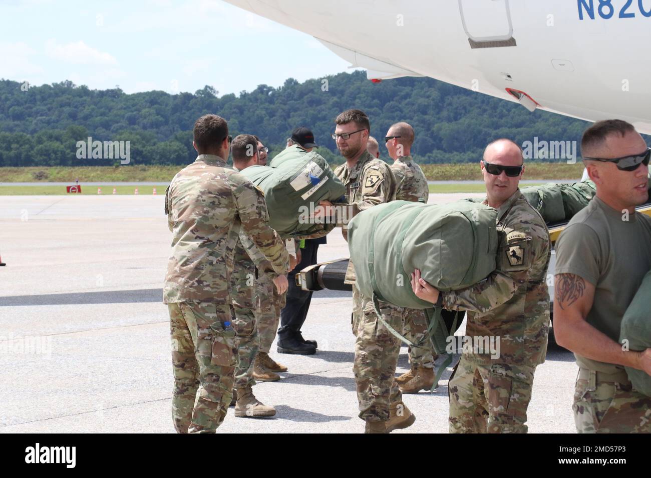 U.S. Soldiers with the 228th Engineer Company, 337th Engineer Battalion ...