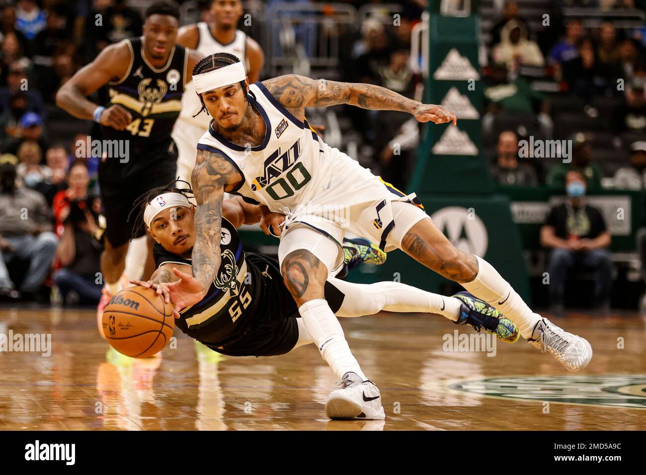 Milwaukee Bucks guard Justin Robinson (55) and Utah Jazz guard Jordan ...
