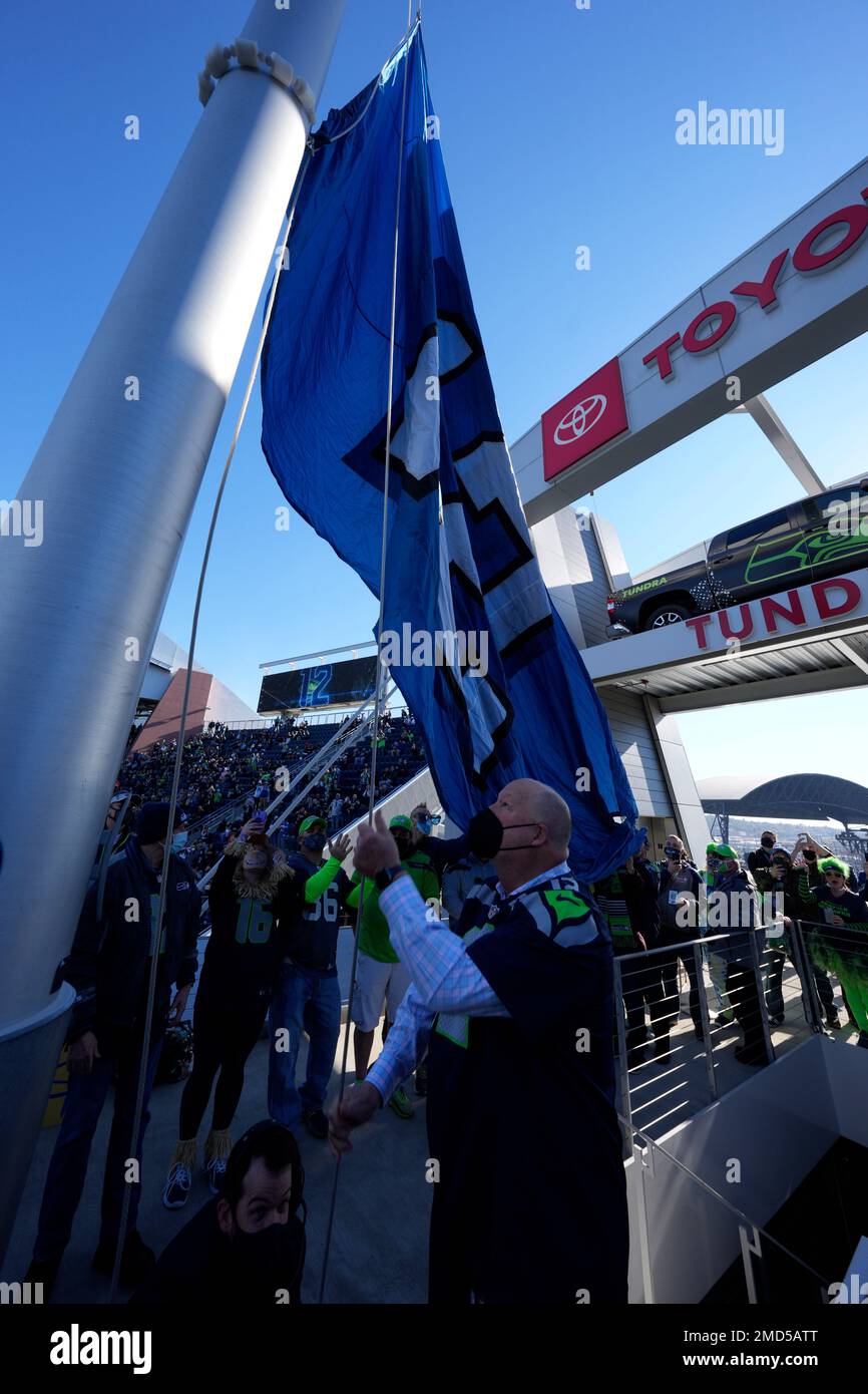 Mike Holmgren raises the 12th man flag during a Seattle Seahawks NFL ...