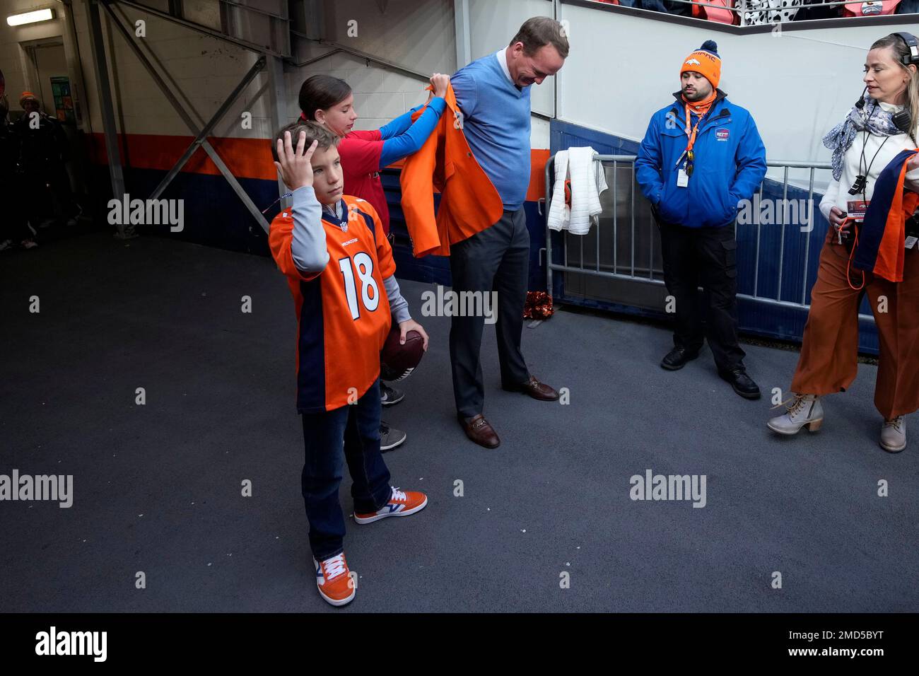 Mosley Manning put an orange jacket on her dad, former Denver Broncos ...