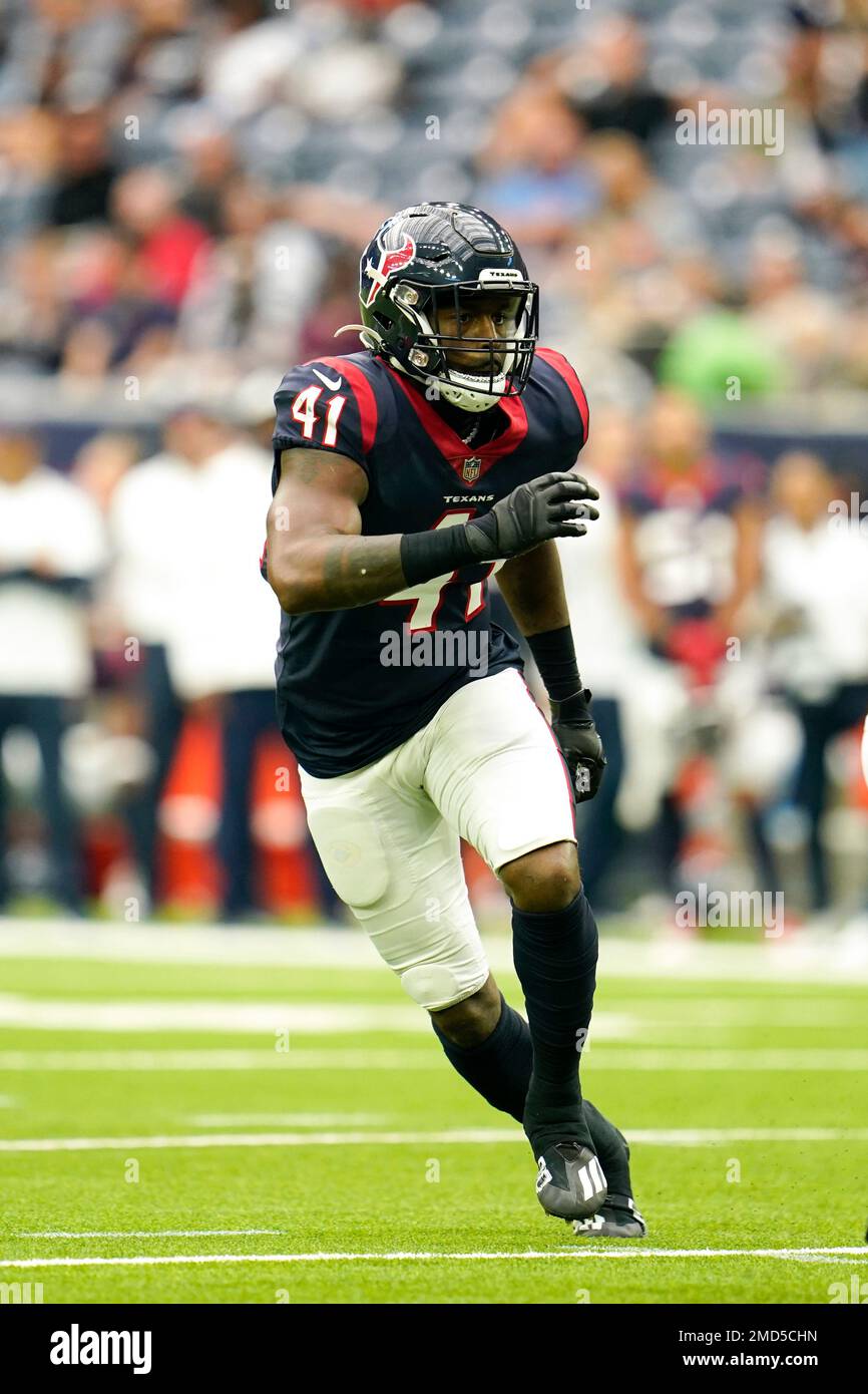 Houston Texans linebacker Zach Cunningham (41) runs toward the play ...